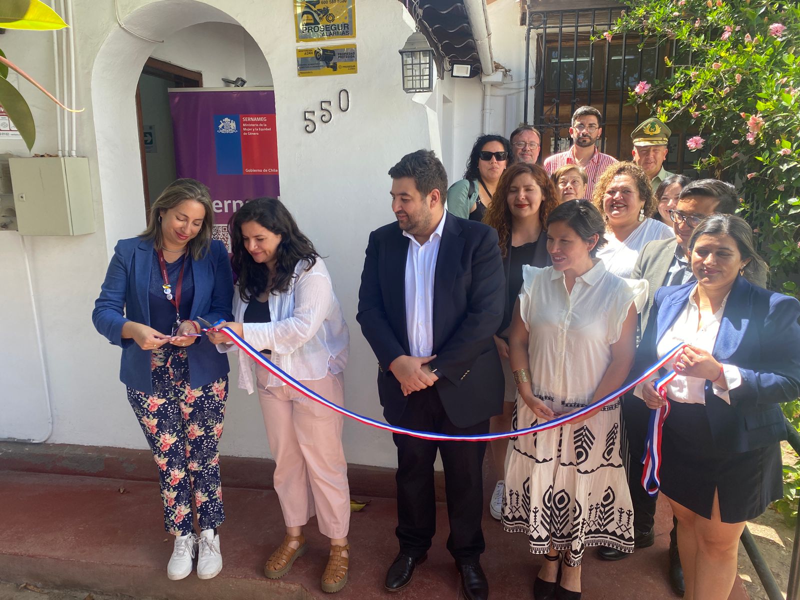 Ministra de la Mujer y Directora Nacional de SernamEG inauguran primer Centro de Atención ...
